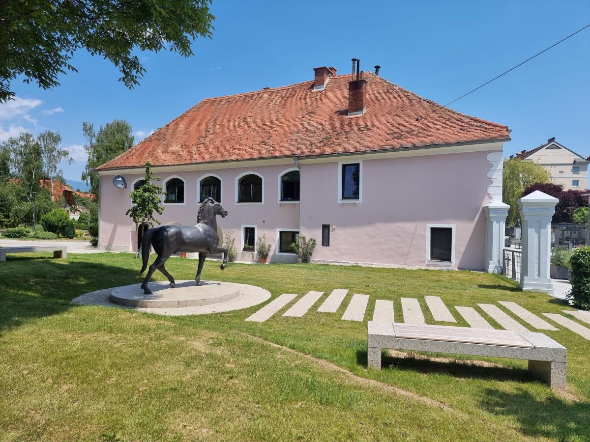 SLOVENSKE KONJICE: Obnovili stavbo na Starem trgu 2 - Novice.si