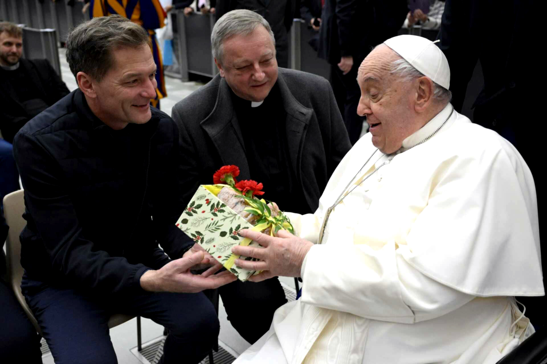 Konjičani pred meseci papežu Frančišku podarili potico - Novice.si